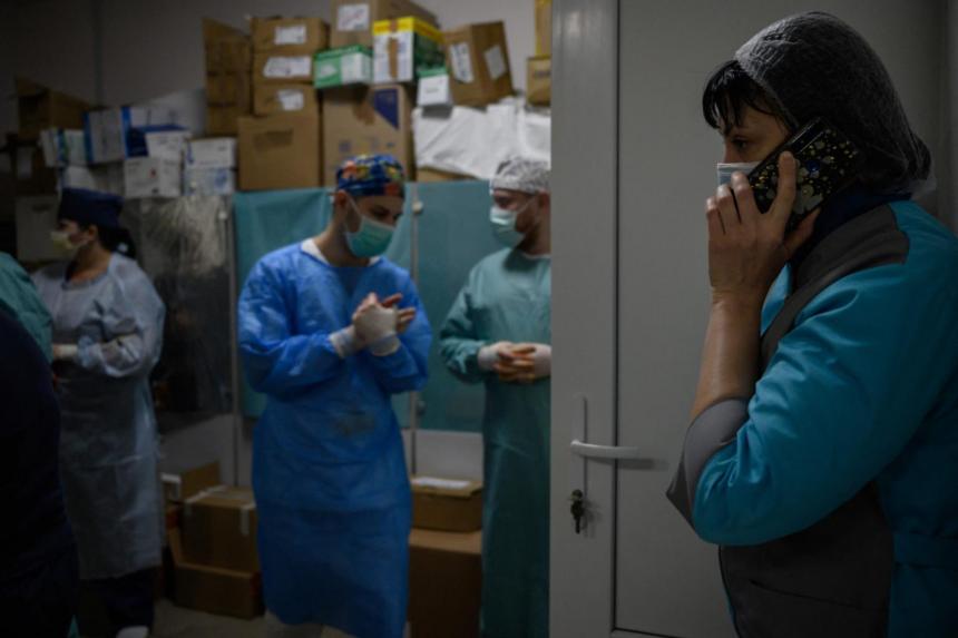 Ukraine doctors treat injured Russian soldiers, hope for prisoner ...