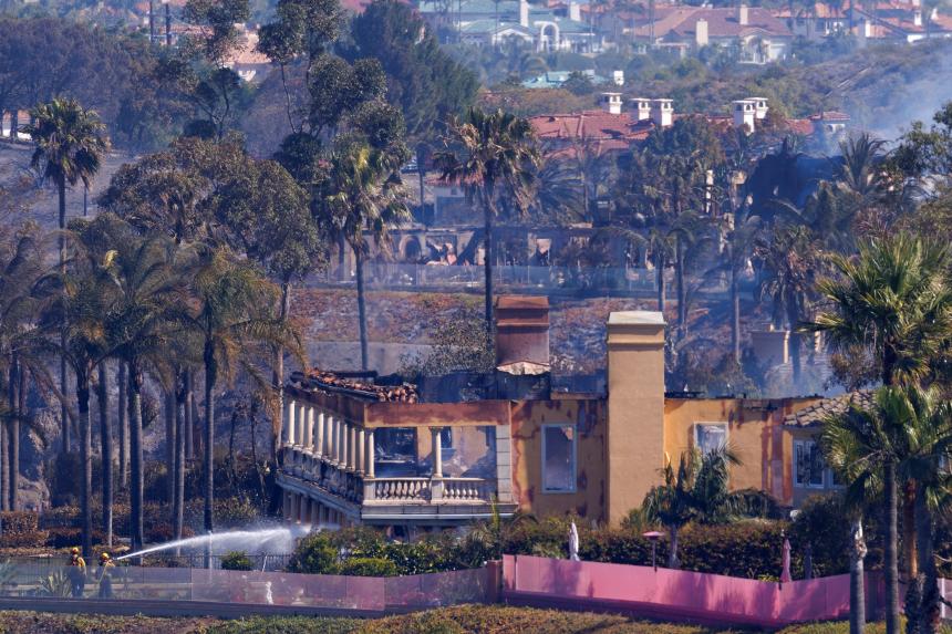 Violent wildfire destroys luxury California homes | The Straits Times