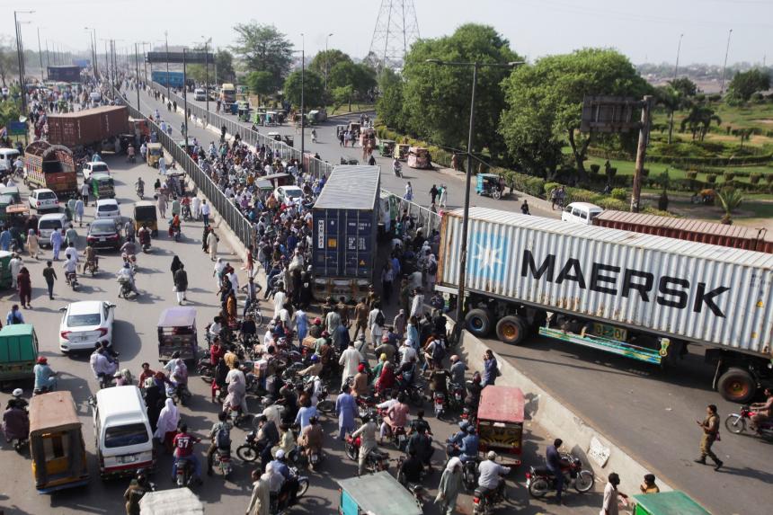 Default threat reaches Pakistan in deepening political crisis | The ...