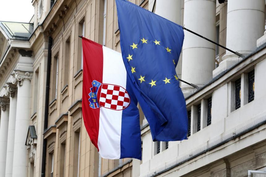 Croatia ready to join euro zone from 2023: EU Commission | The Straits ...