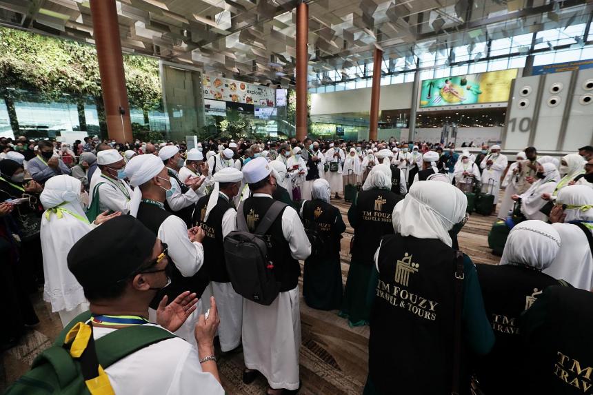 End of decade-long wait for some as last batch of Singapore pilgrims ...