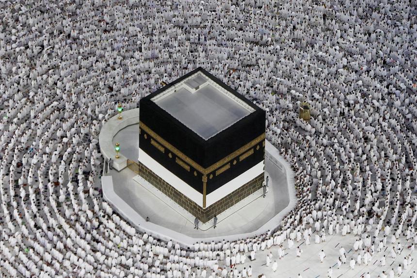 Muslim pilgrims stream out of Mecca for haj high point | The Straits Times