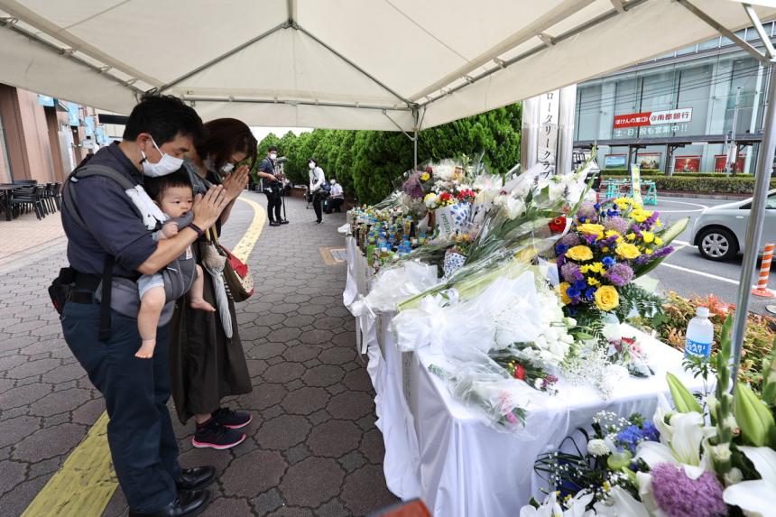 Abe’s body returns to his home as Japan grieves for slain ex-PM | The ...