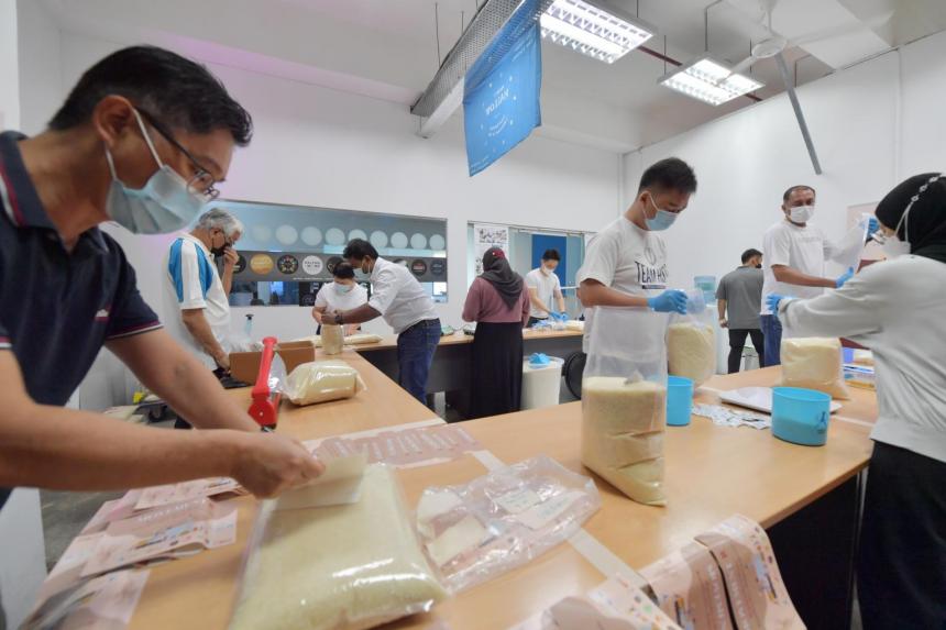 New food distribution movement aims to help volunteers bond across ...