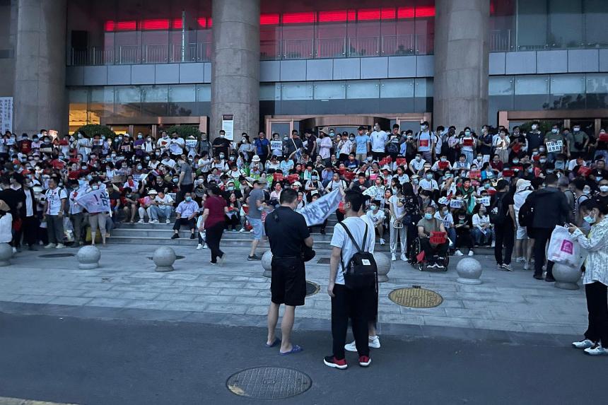 China probes banking inspector in Henan province after fraud case ...