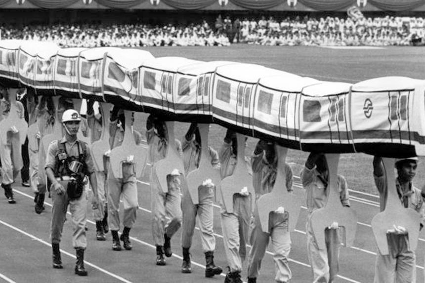 200 photos of past National Day parades showcased on over 7,000 outdoor ...