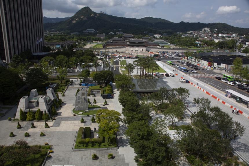 Gwanghwamun Square in central Seoul reopens to public after renovation ...