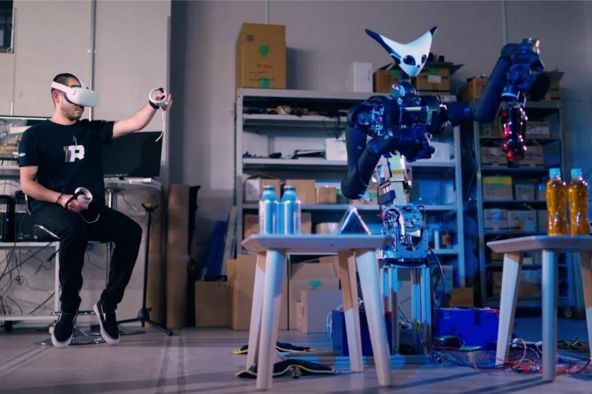 Robot arms are replacing shelf stockers in Japan's convenience stores ...