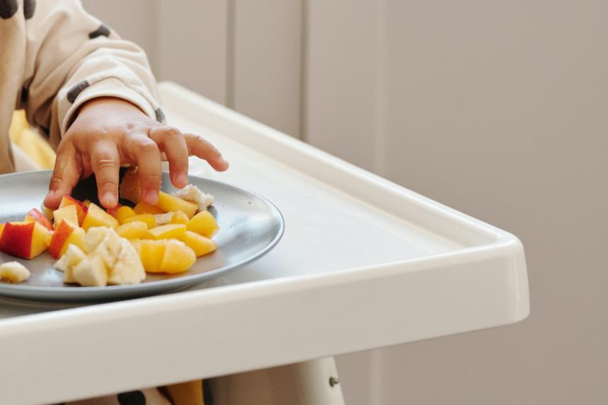 2-year-old dies after falling from baby chair in JB restaurant | The ...