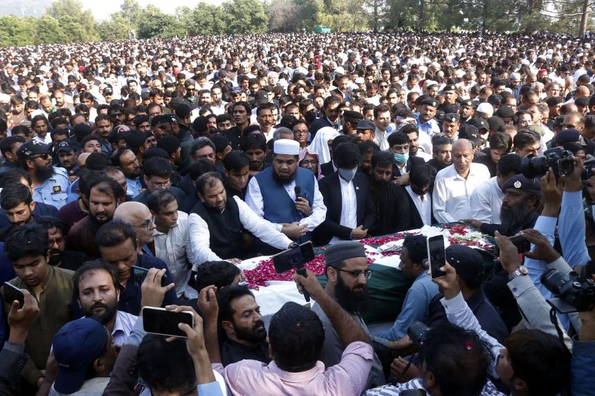 Thousands of Pakistanis attend funeral of journalist killed in Kenya ...