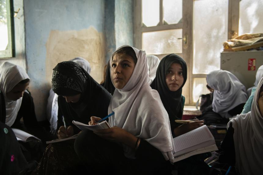 Iranian-Canadian photographer wins prestigious Leica award with ...