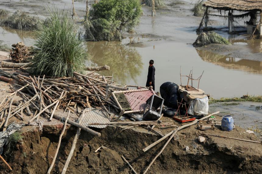 COP27: UN unveils plan for $4.3b global 'early warning' system for ...