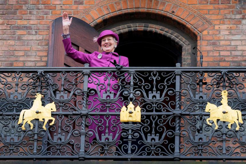 Denmark's queen delights jubilee crowds after family spat | The Straits ...