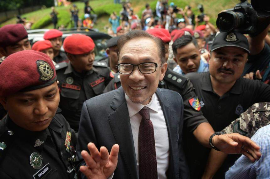 Malaysia election: Time running out as Anwar aims for top job | The ...