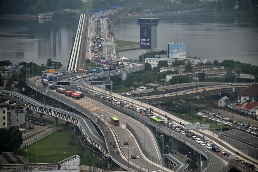 Johor taking steps to ease congestion at Causeway, Menteri Besar Onn ...