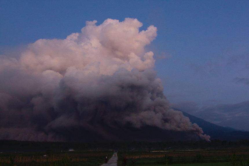 Indonesia raises volcano warning to highest after Semeru erupts ...