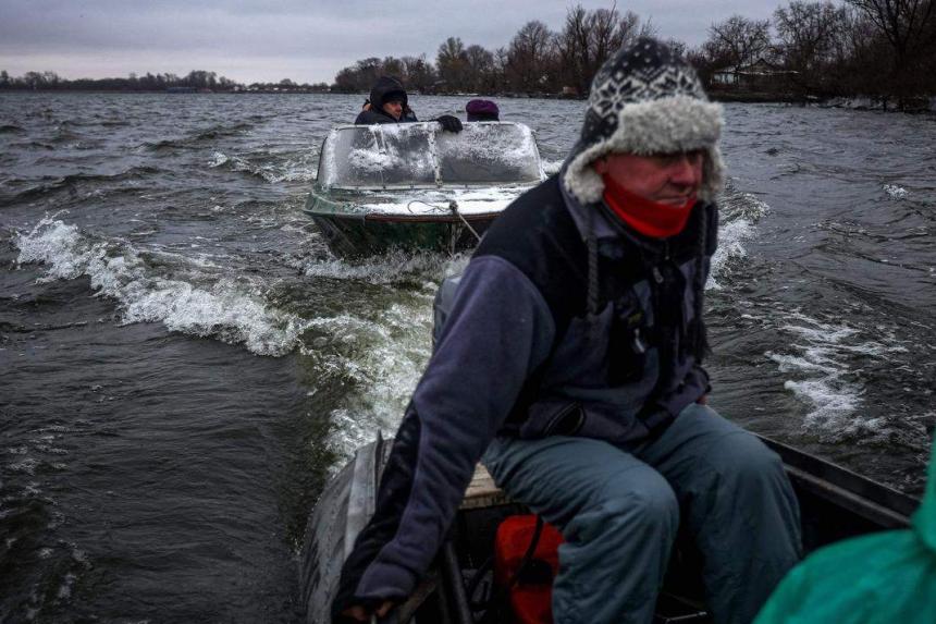 Snipers and icy water: Ukrainians risk Dnipro river crossings | The ...