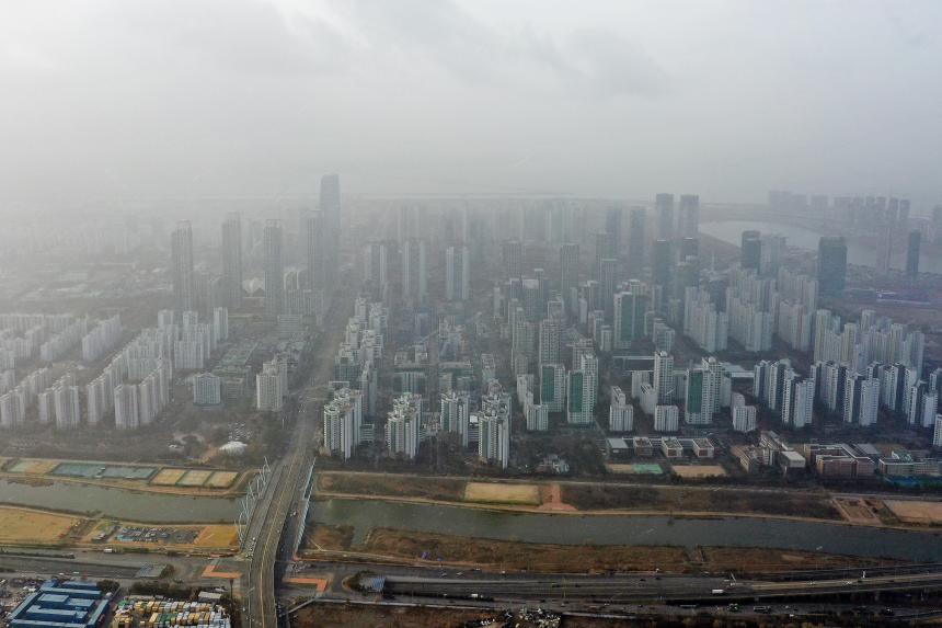 Advisory issued as South Korea hit with yellow dust | The Straits Times