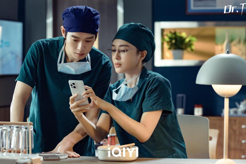 Yanxi Palace actress Qin Lan, 43, said to be dating actor Wei Daxun, 33 | The Straits Times