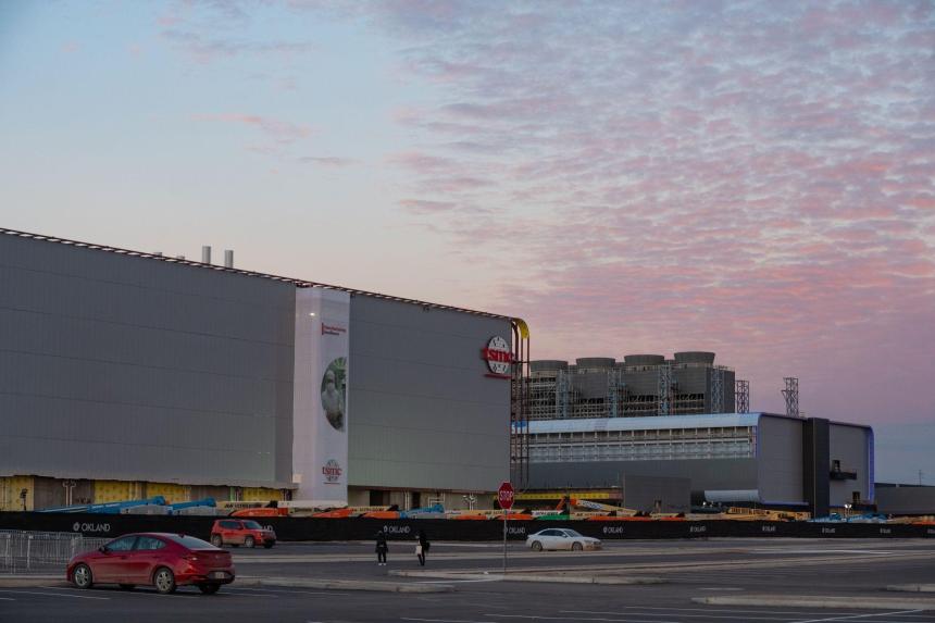 TSMC, the world’s most important firm, caught between two superpowers ...