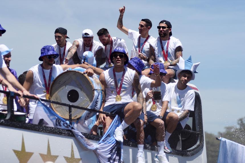 World Cup: Argentine players airlifted as millions flood Buenos Aires ...