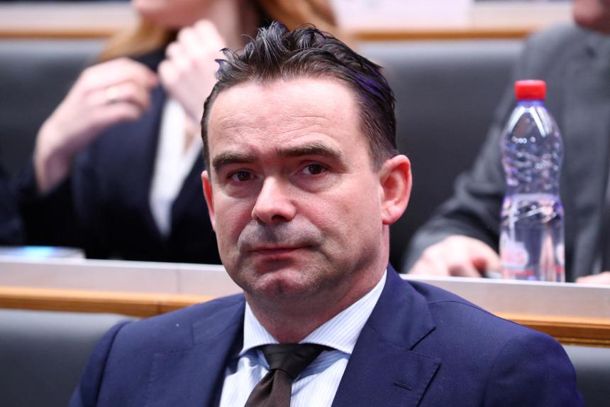 Football: Ex-Netherlands winger Overmars in hospital after stroke | The ...