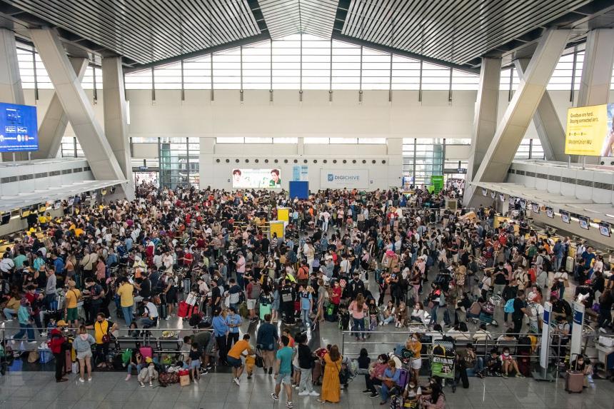 Manila airport power failure causes flight delays, diversions | The ...