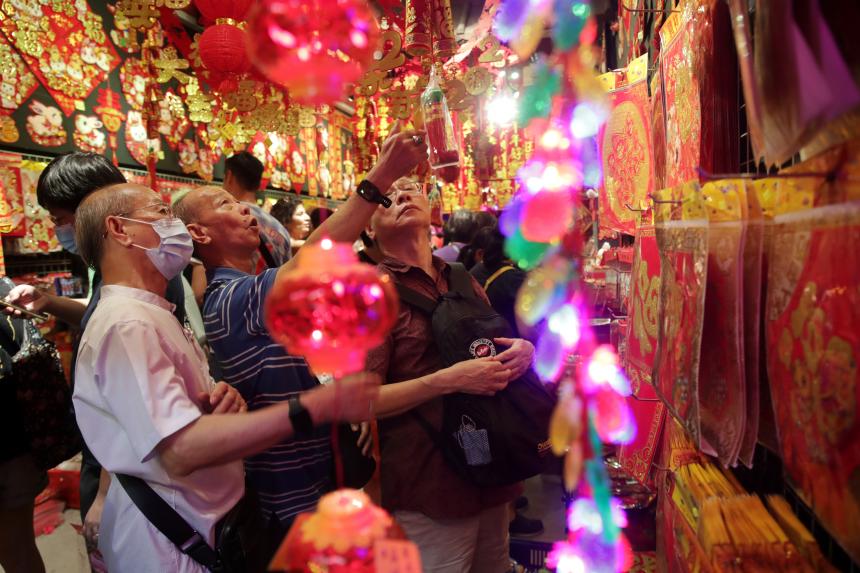 Crowds throng Chinatown as CNY bazaar returns after 2-year hiatus | The Straits Times
