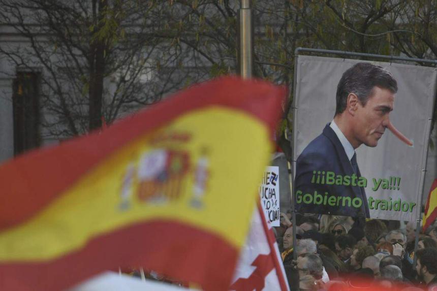 Thousands join rightist rally against Spanish government | The Straits ...
