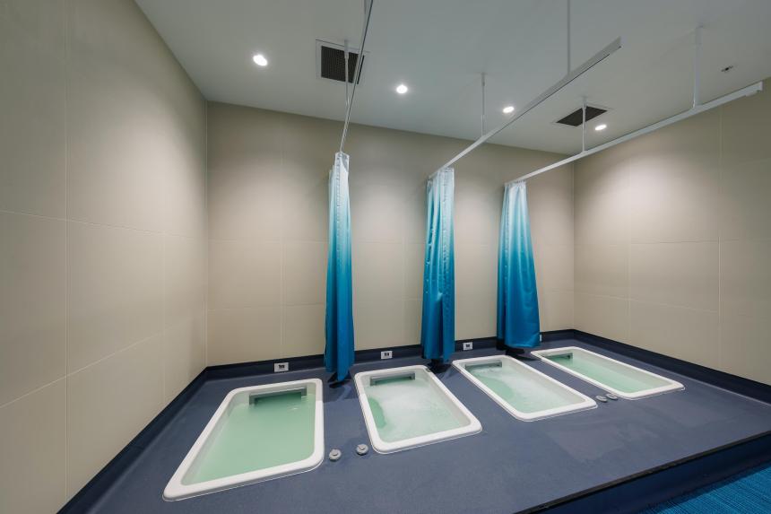 Ice baths, gels, stretches: A trip into the painful, pampered world of an Australian Open player ...