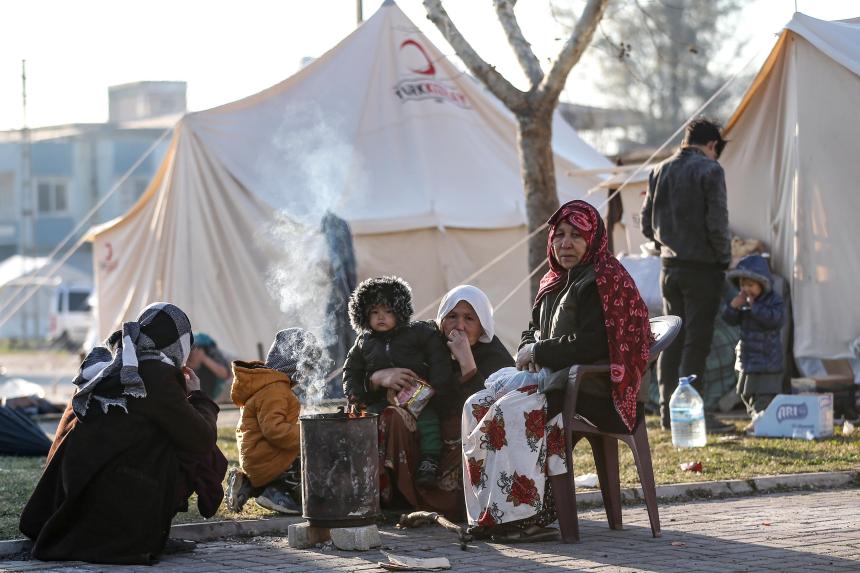 Turkey turns to tents and tourist resorts to house quake's homeless ...