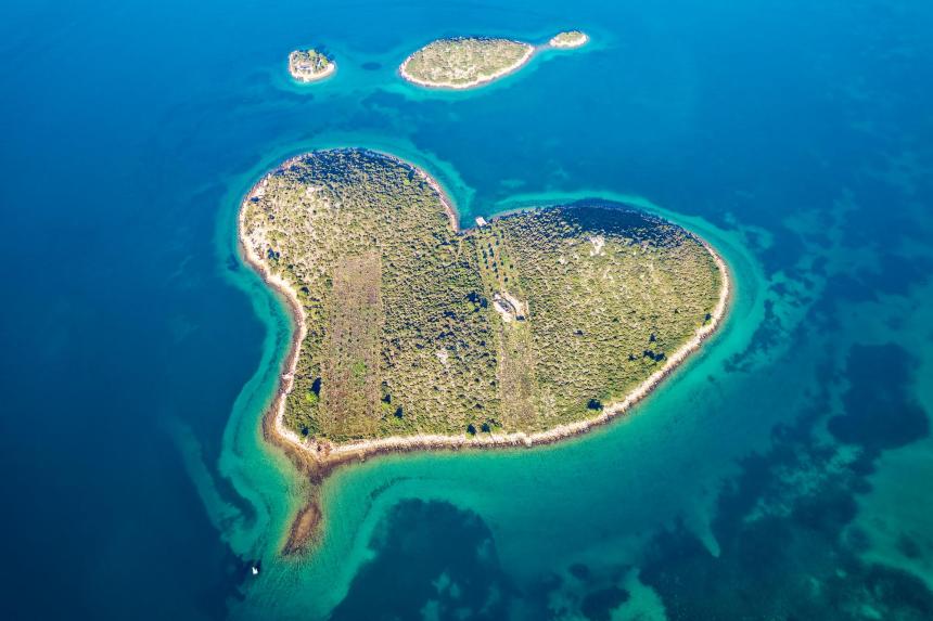 Perfect Valentine: Part of Croatia's heart-shaped island Galesnjak up ...