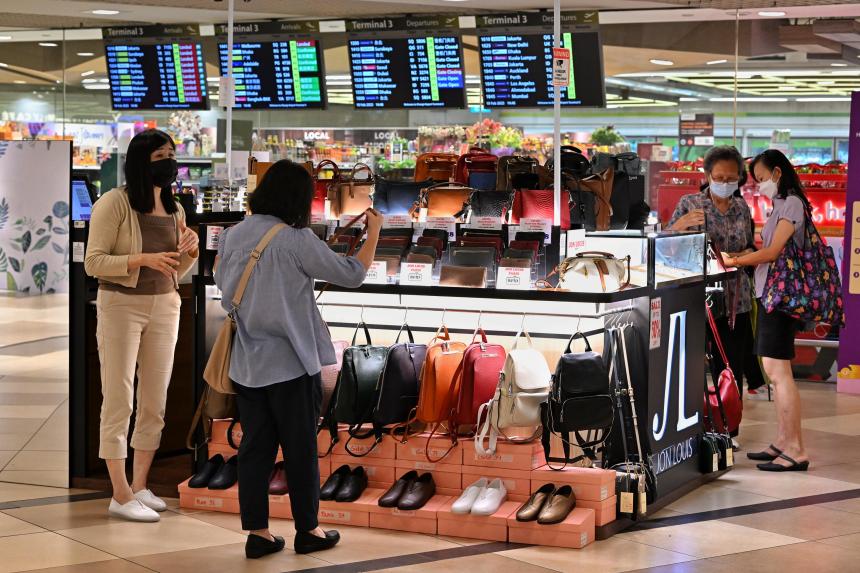Changi Airport shops busier as travellers return; retail sales hit $1.1b in 2022 | The Straits Times