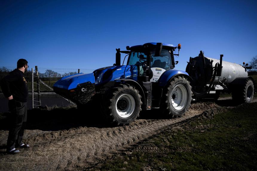 Cow manure fuels French tractors as farm uses carbon-emitting methane ...