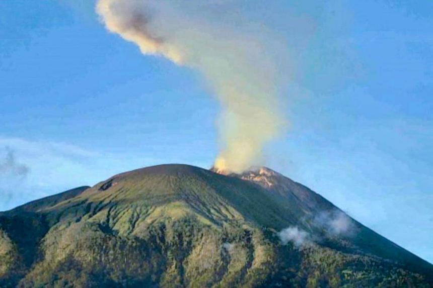 Indonesia volcano erupts, spews tower of smoke and ash | The Straits Times