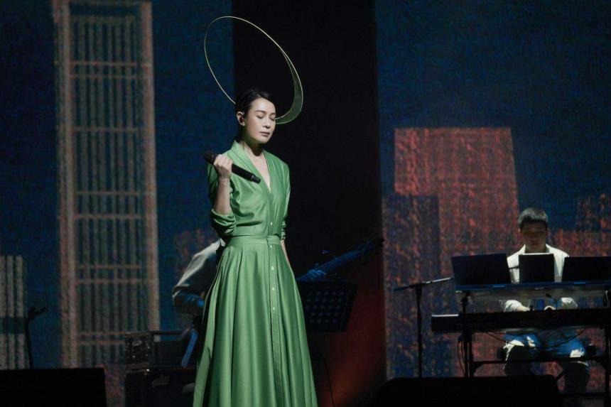 Concert review: Few can comfort or tell a story as well as Rene Liu ...