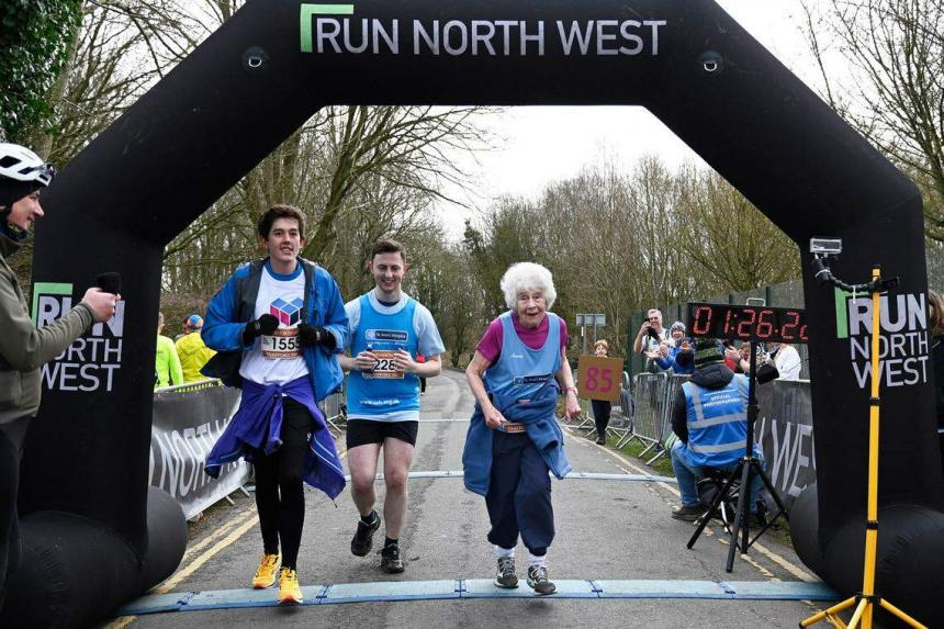85-year-old grandma runs 10km charity race in UK in 85 minutes | The ...