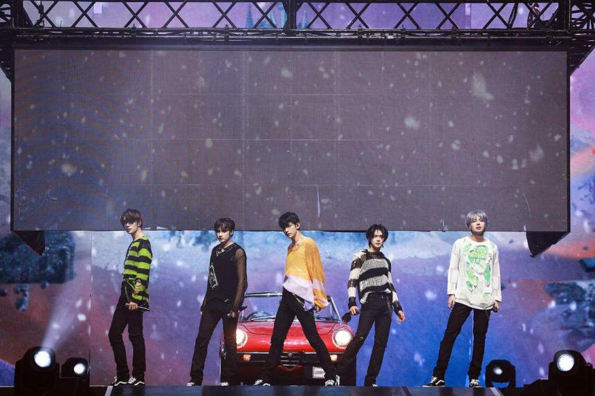 Concert review: TXT flaunt youthful energy, powerful dance moves | The ...