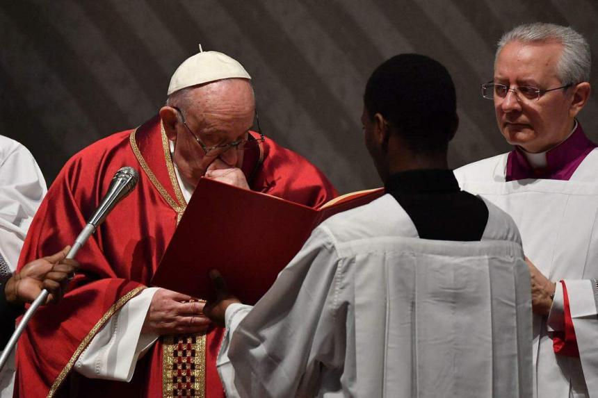 After bronchitis, cold weather forces Pope to skip Good Friday service ...