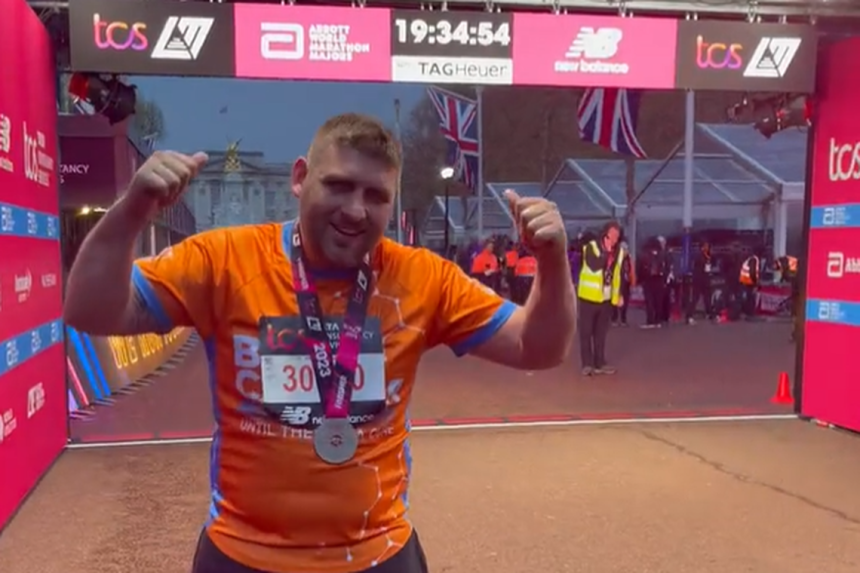 Last London Marathon finisher – running for cancer charity – crosses ...