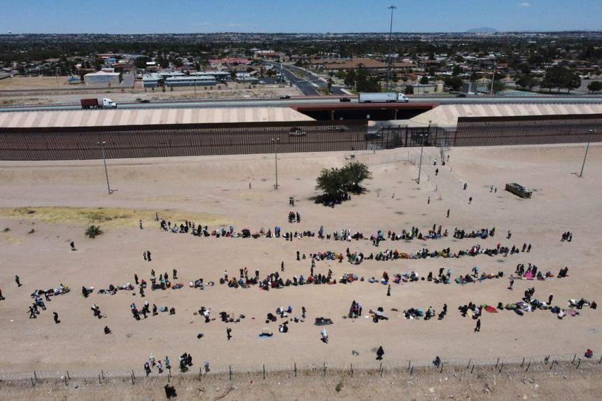 Migrants mass along US-Mexico border as Covid-19-era restrictions near ...