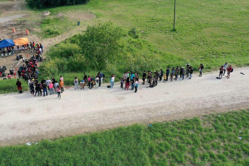 Border crossings top 10,000 daily as migrants seek US entry before ...