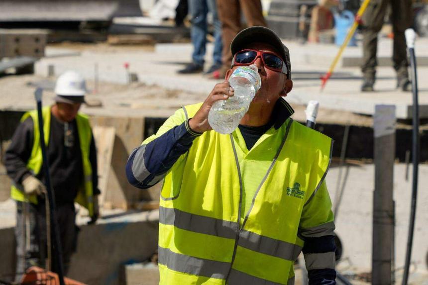Climate change raising heat risks for workers; experts urge workplace ...
