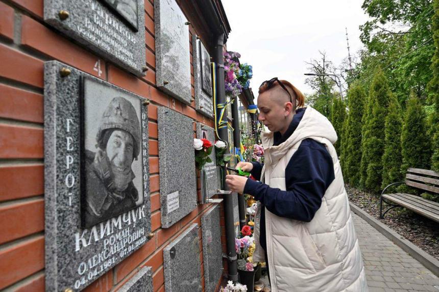 'I could die too': Ukraine's war widows on the front line | The Straits ...