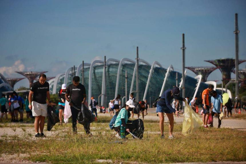 Record 4,383 volunteers turn up for SG Clean Day event at F1 Pit ...