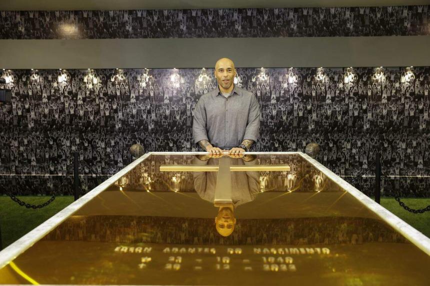 Pele's gilded, turf-lined tomb opens to public in Brazil | The Straits ...