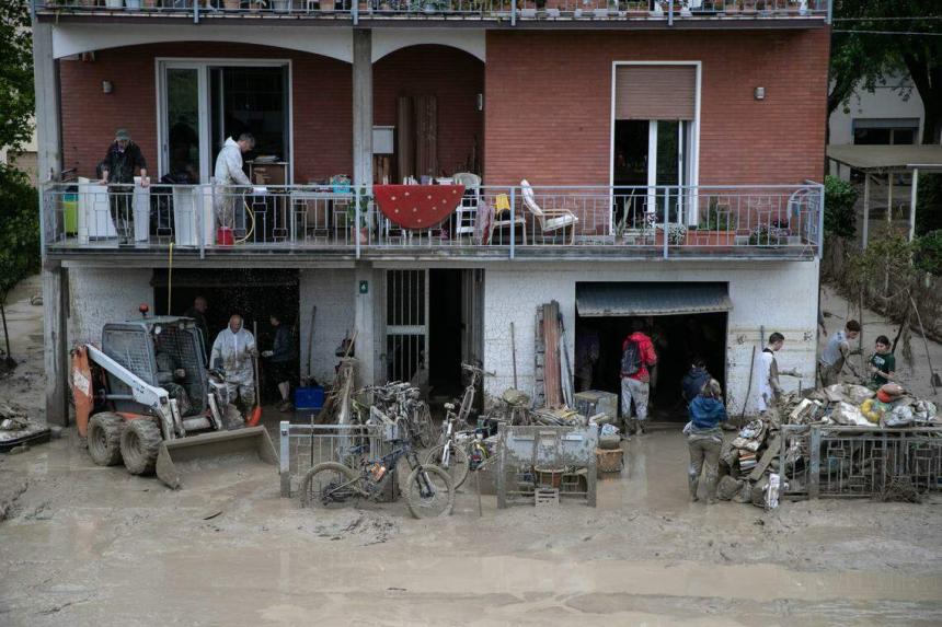 Offers of aid as Italy reels from ‘worst flood in a century’ | The ...