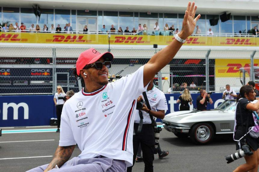 Ferrari lining up US$50m offer to lure Lewis Hamilton from Mercedes ...