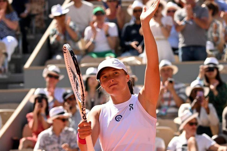 Iga Swiatek serves up double bagel as Coco Gauff, Holger Rune advance ...