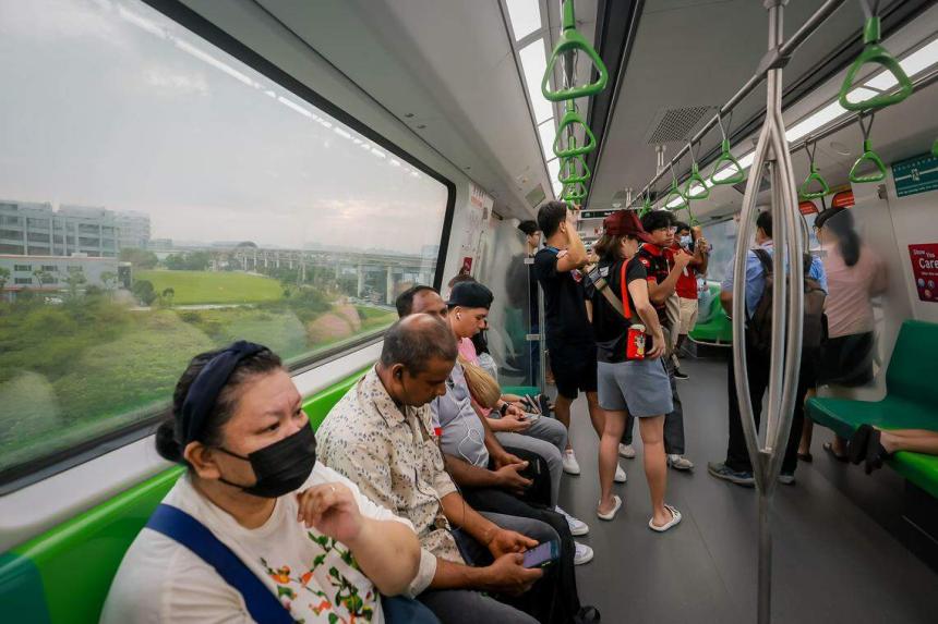 Launch of first 7th-generation MRT train draws over 100 fans 🚆🚆🚆 ...